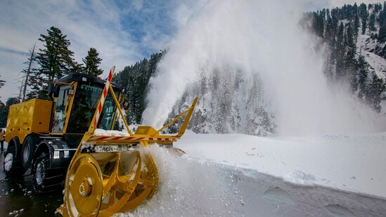 Night temperatures below zero across Kashmir, 'yellow' alert issued for ...