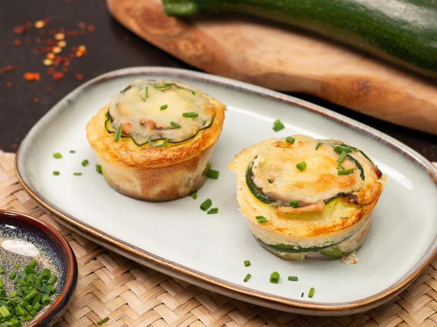 Zucchini-Muffins mit Ei und Schinken: In 25 Minuten fertig und proteinreich