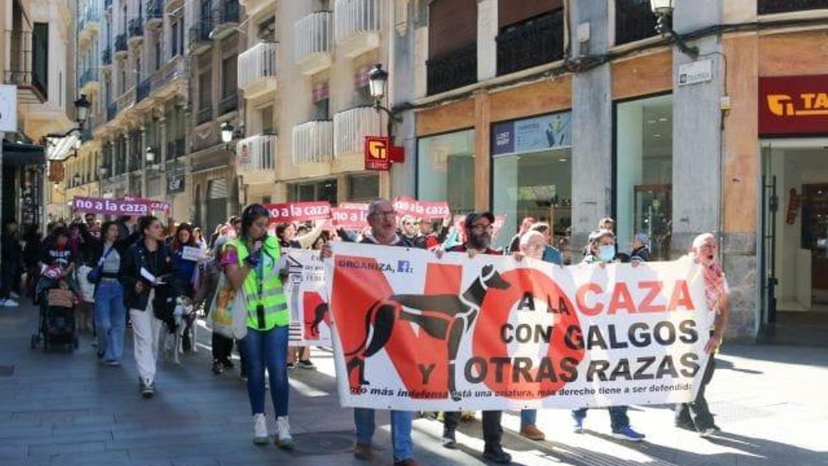 IU-Verdes llama a movilizarse contra la caza con perros en Murcia y ...