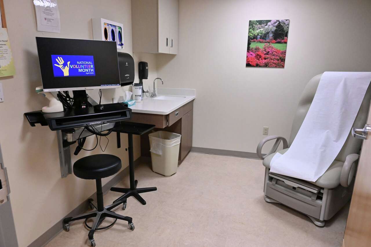 NY lawmakers seek to rein costs for routine outpatient services