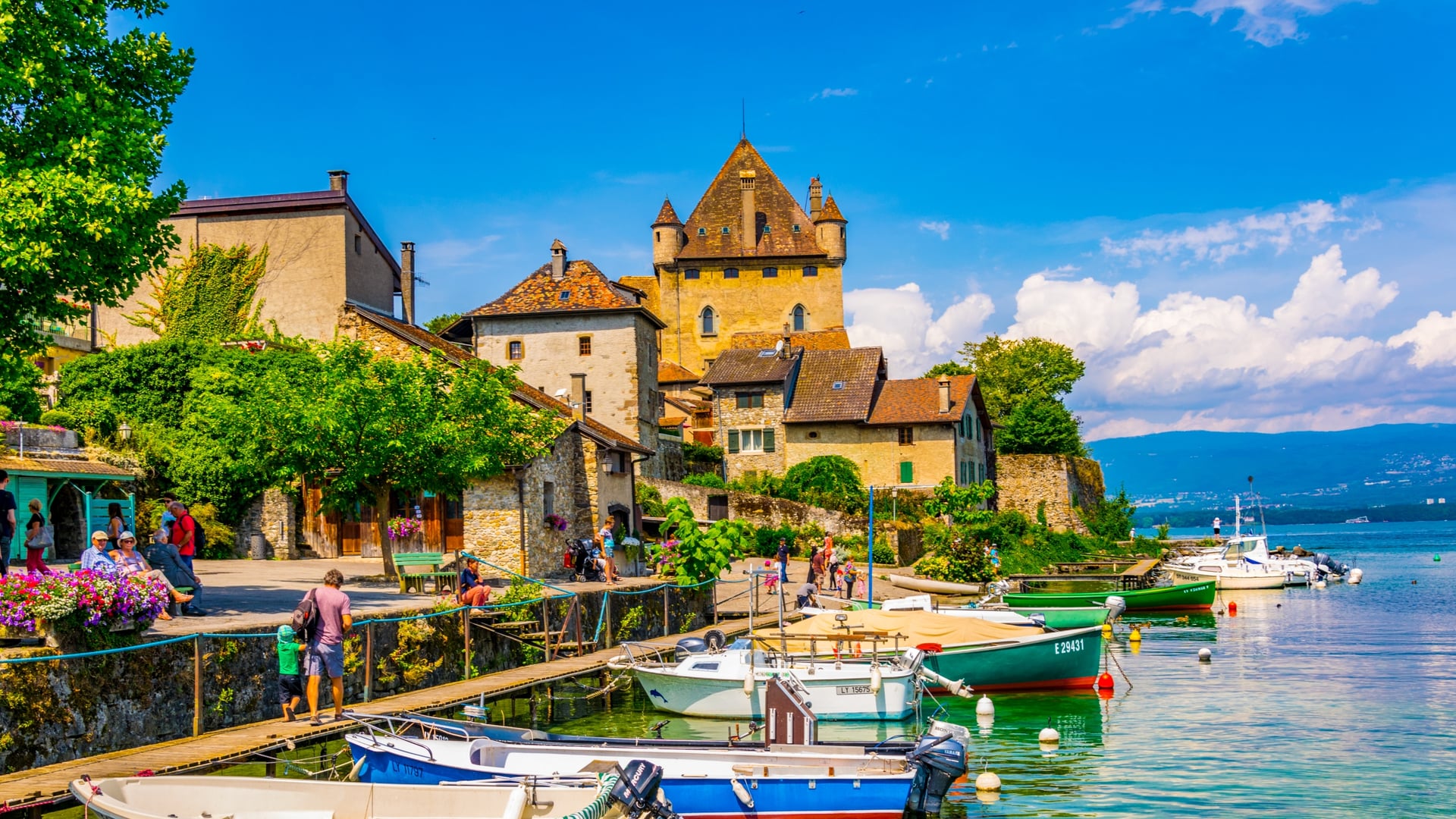 Ces 5 villages médiévaux français ont traversé les siècles sans prendre ...