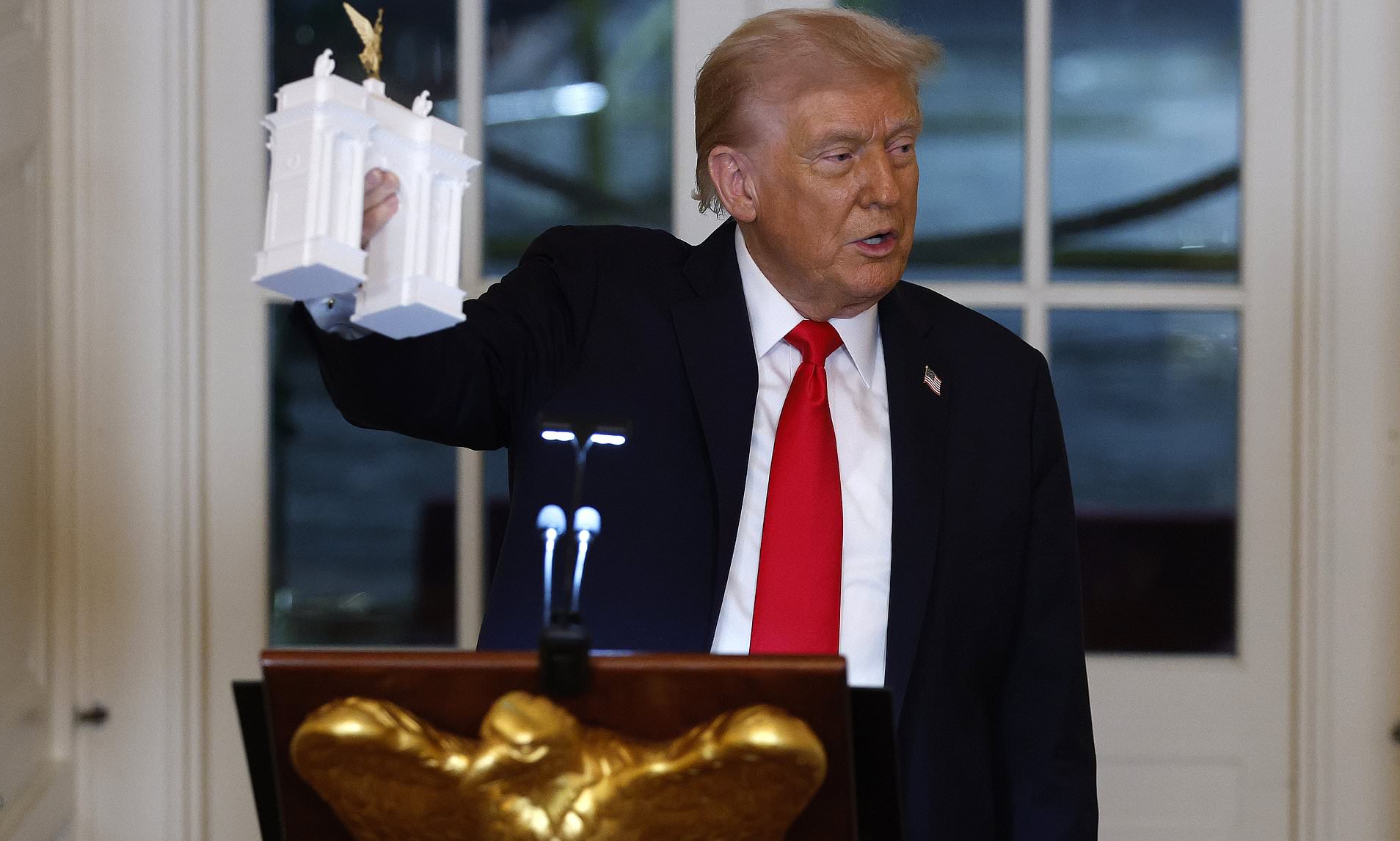 Trump's 'Triumphal Arch' dimensions revealed after he picks biggest design