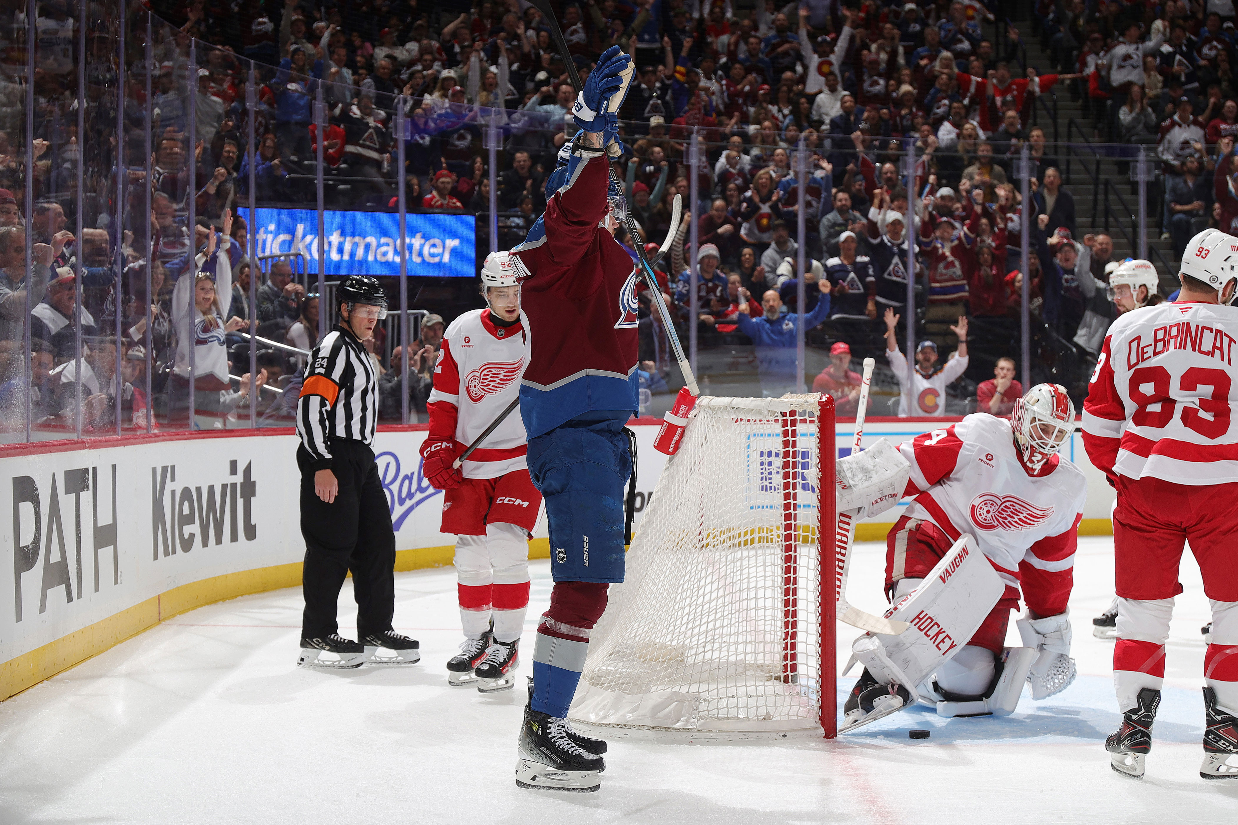 Open Thread: Colorado Avalanche @ Detroit Red Wings (11:00 A.M.)