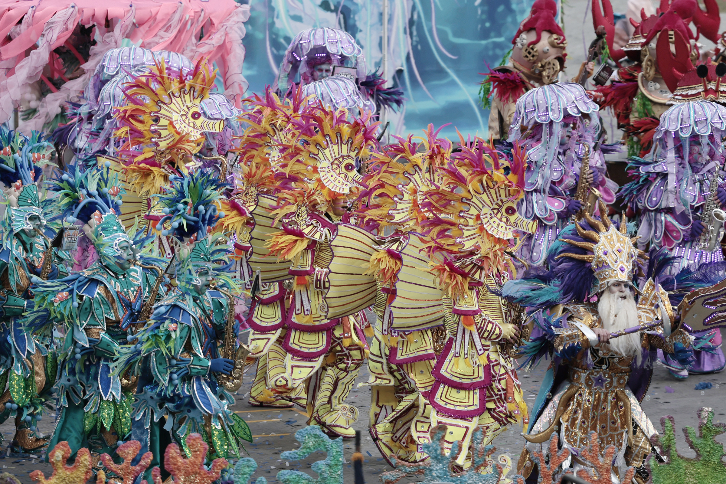 In the String Band Spectacular, Mummers give their all at the chilly Linc