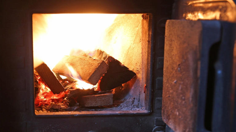 Hai una stufa in casa? C’è un obbligo che rischia di costarti 3000 euro ...