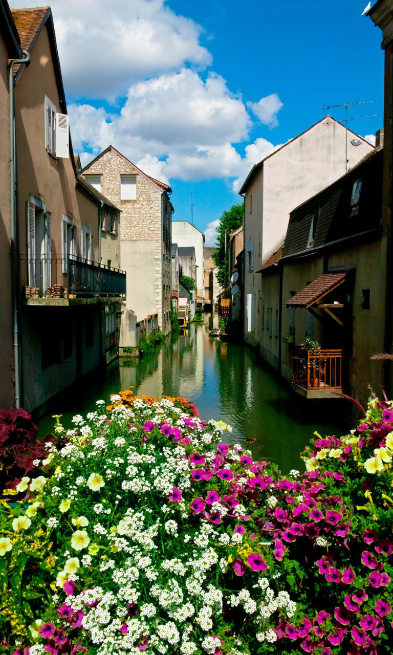 8 fairytale towns in France that look straight out of a storybook