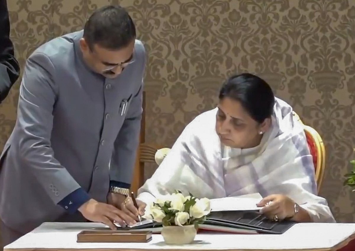 Pawar Sr ‘passe’, Sunetra Pawar eyes her own Maharashtra mark