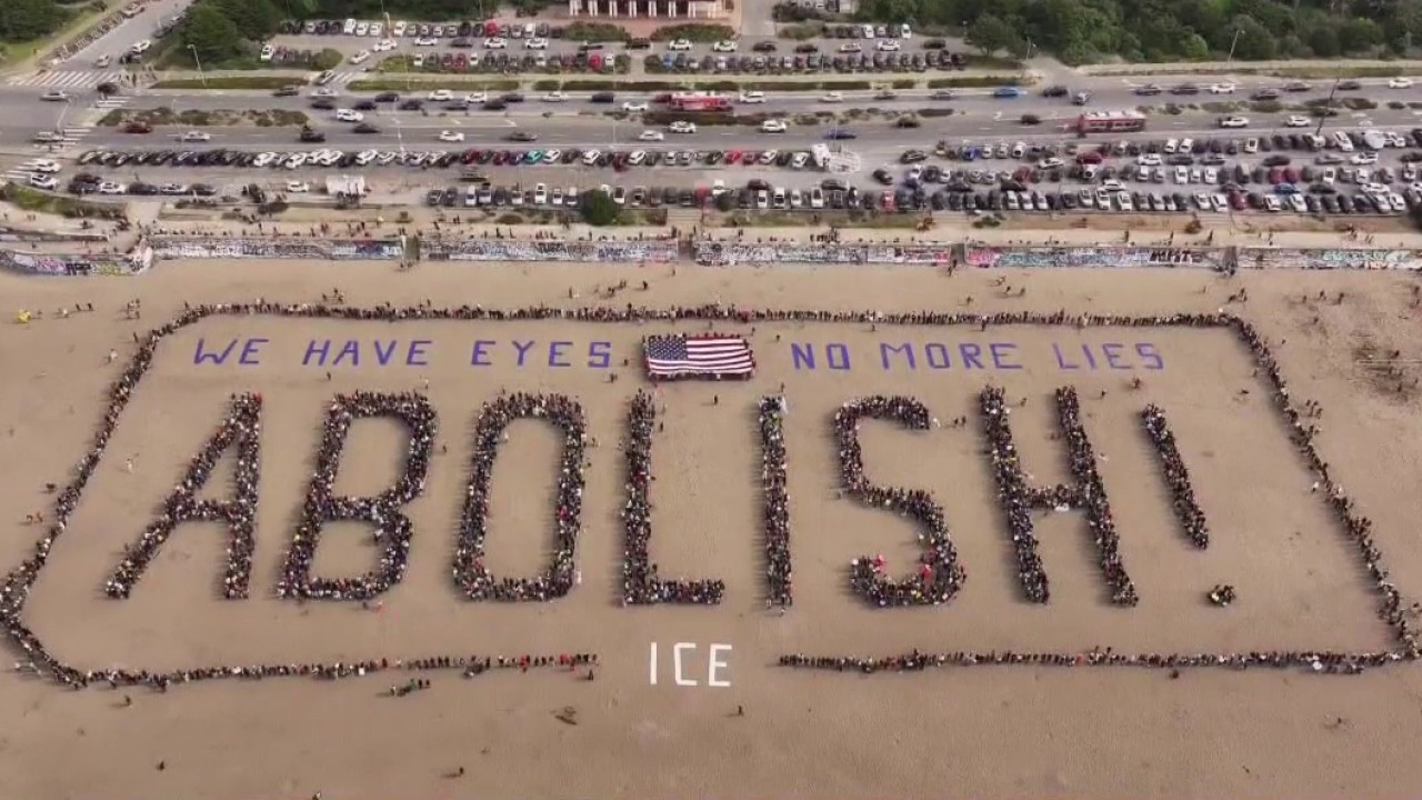 Hundreds form anti-ICE human banner at SF's Ocean Beach