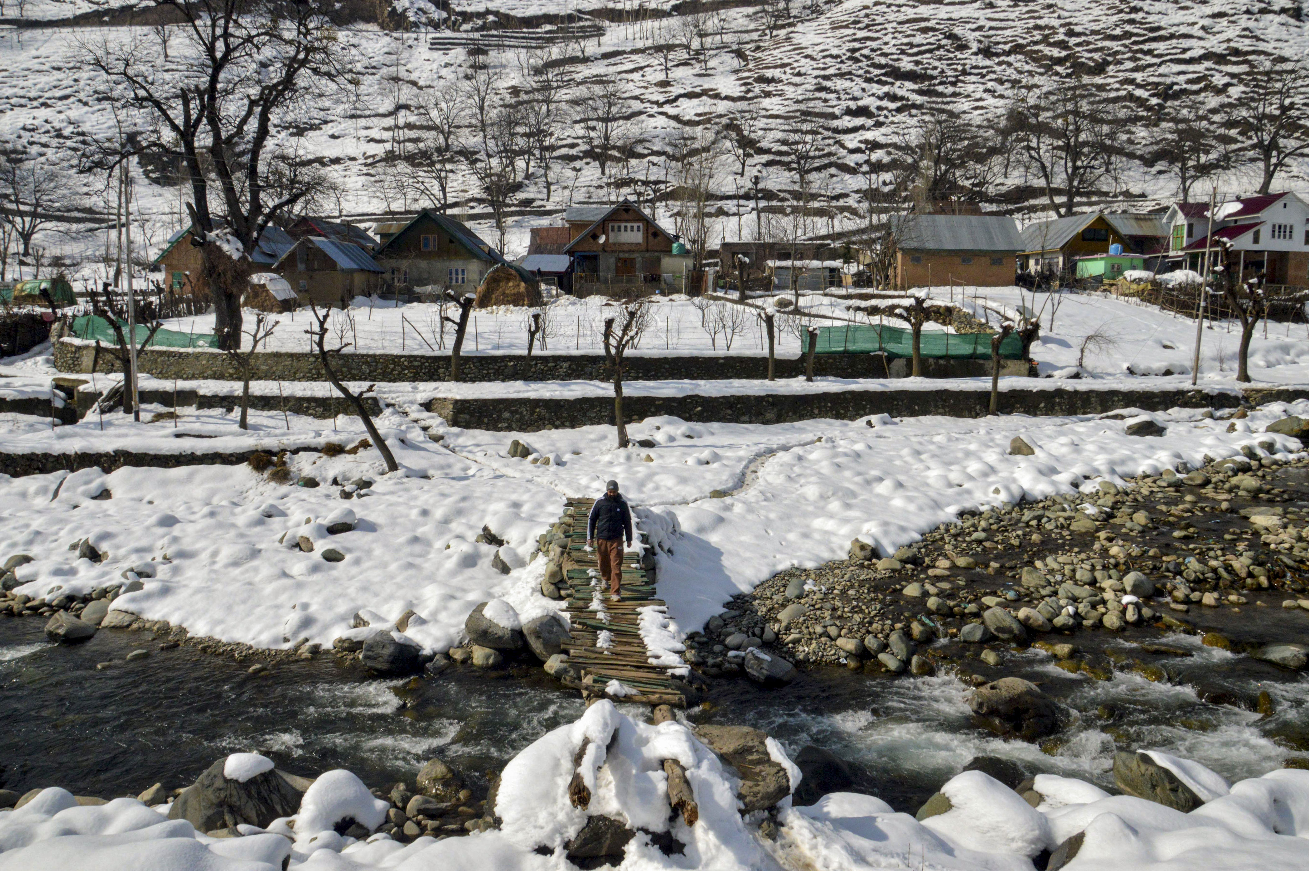 Fresh snowfall in higher reaches of South Kashmir