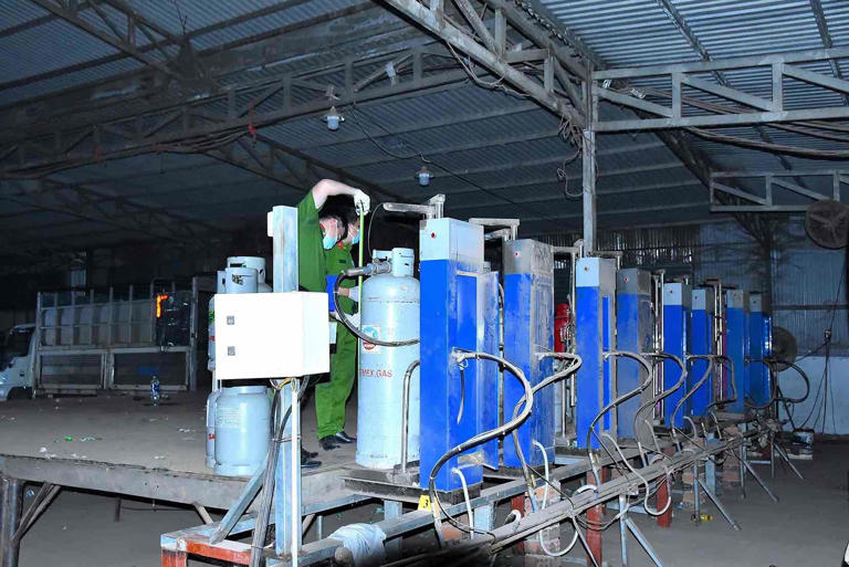 Công an Đồng Nai đột kích đường dây tuồn gas giả nhãn hiệu ra thị trường