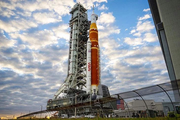 NASA bắt đầu tổng duyệt chuyến bay đầu tiên đưa người lên Mặt trăng sau ...