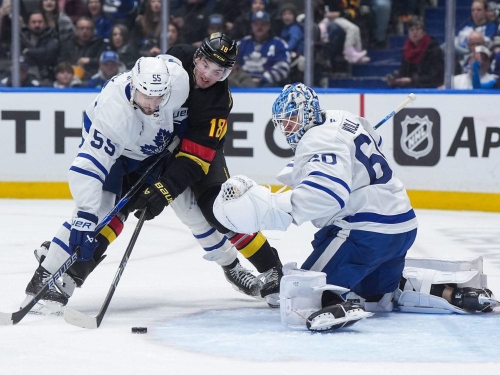 Maple Leafs end losing skid with shootout thriller