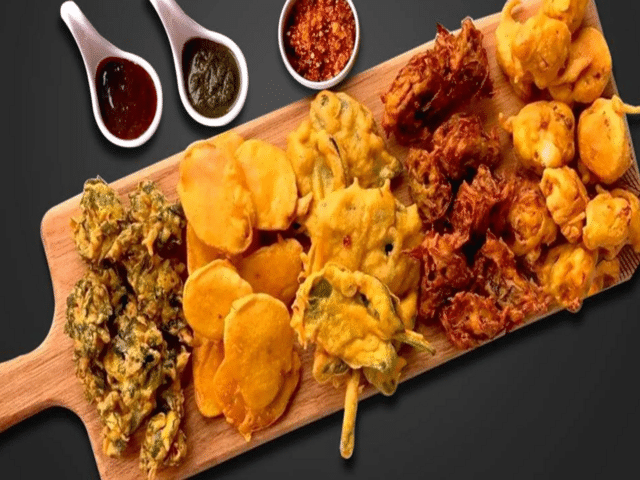 Mix pakoda recipe: Make street-style mixed pakoras at home with minimal ...