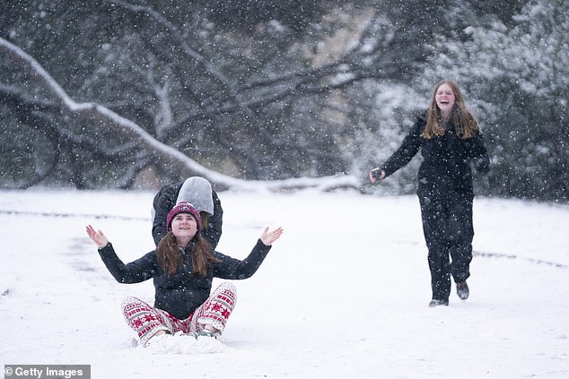 Worst blizzards in two decades leave hundreds stranded as bomb cyclone ...