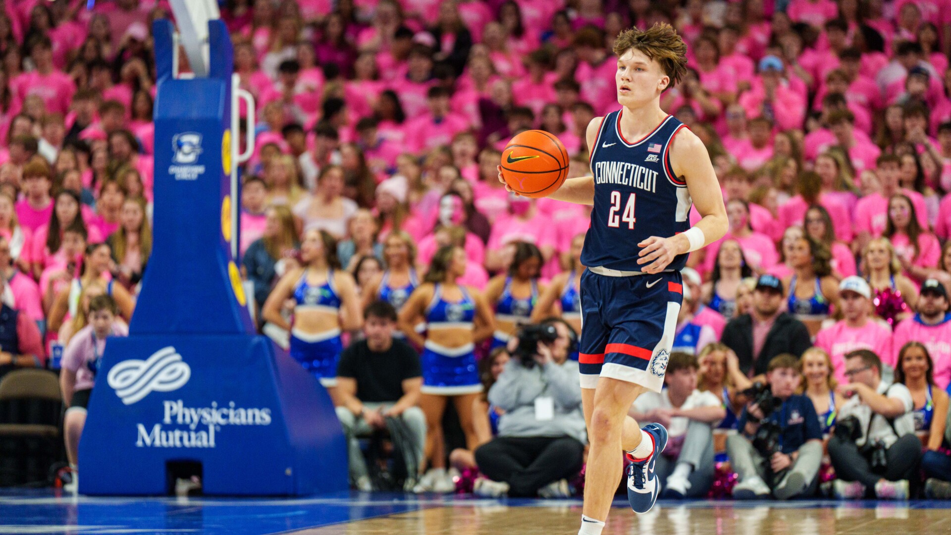 No. 2 UConn pulls away late in 1st half on way to 85-58 rout of ...