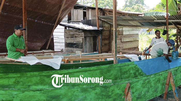 Nelayan OAP Sorong Selatan diajari bikin perahu fiberglass, sebulan ...