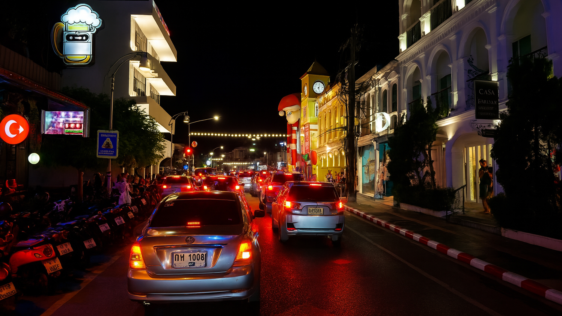 Vad gör Phuket Old Town så speciell på kvällen?