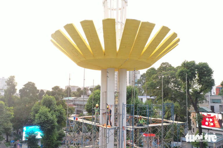 Hồ Con Rùa tươi mới sau hơn 10 ngày chỉnh trang, thành điểm check-in ...