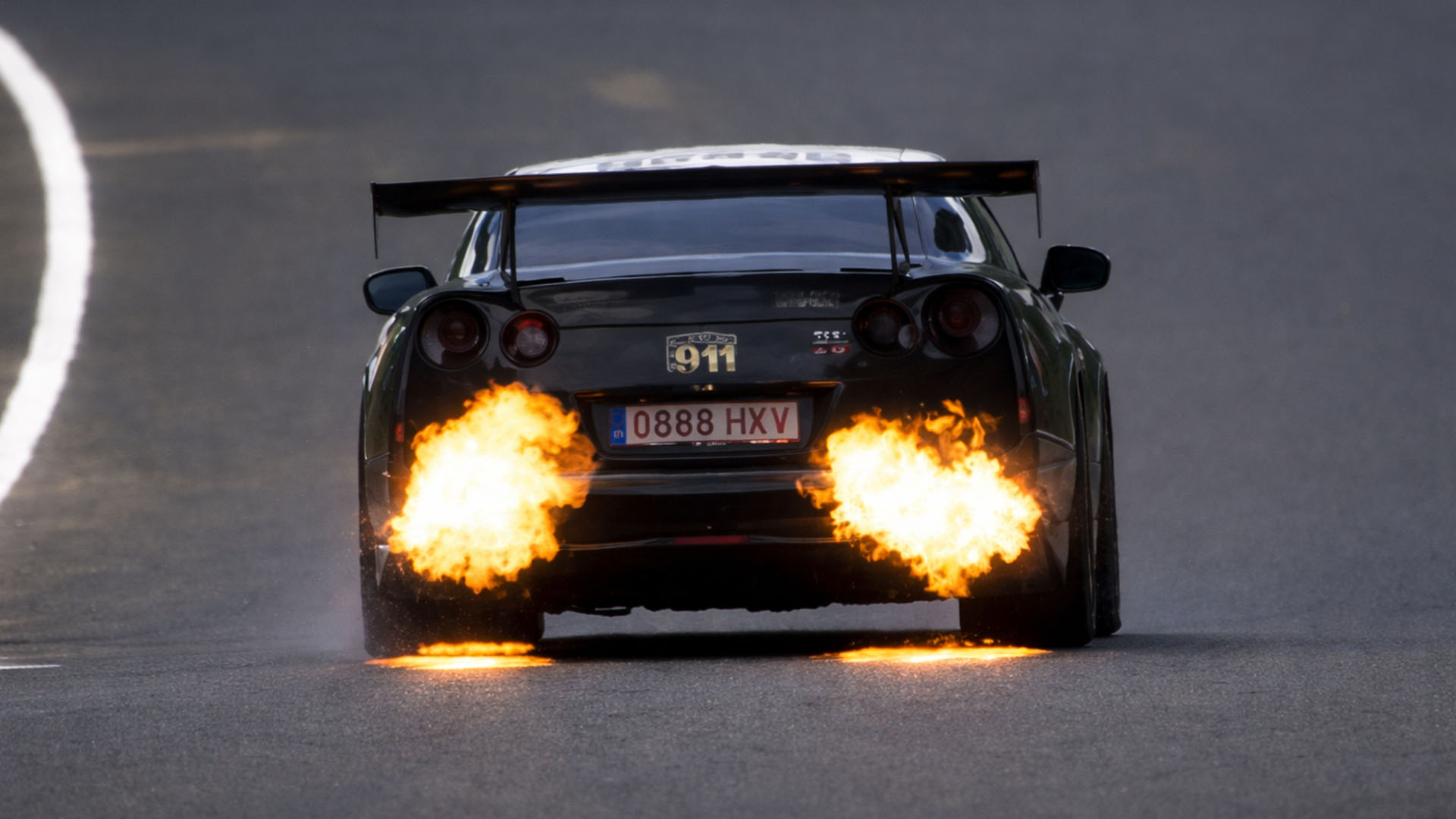 Car spotted shooting flames at Nürburgring track