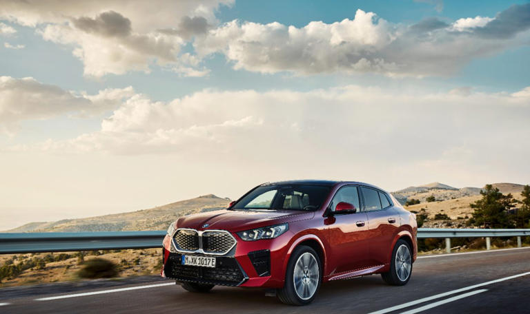 Novità BMW primavera 2026: modelli, ricarica e nuovo logo