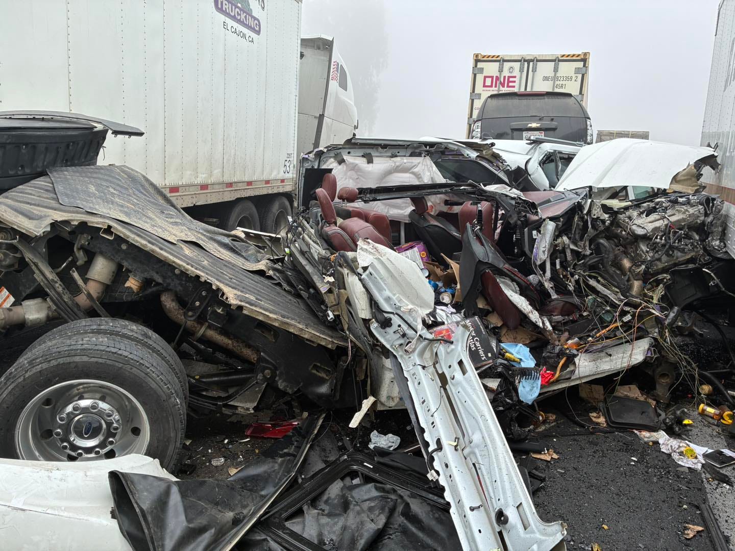 Massive car pileup shuts Highway 99 near Earlimart amid dense tule fog