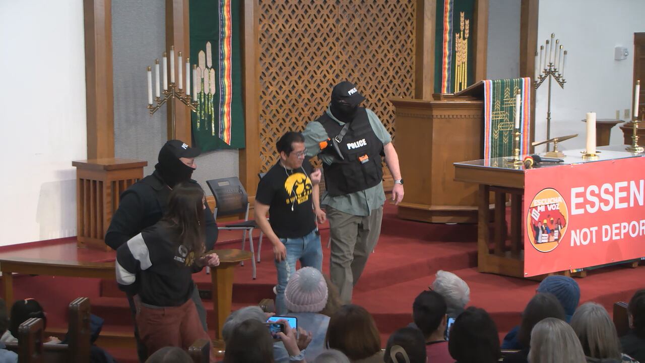 Hundreds attend ICE legal observer training