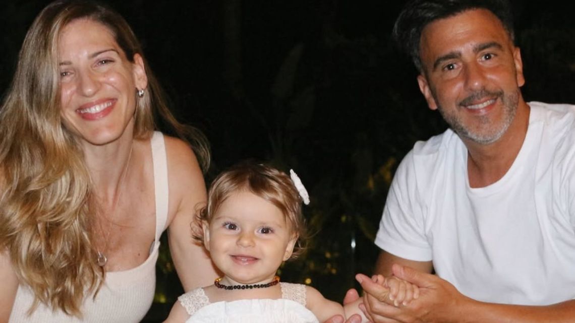 Amanda, la hija de Macarena Rinaldi y Fede Hoppe dio sus primeros pasos ...