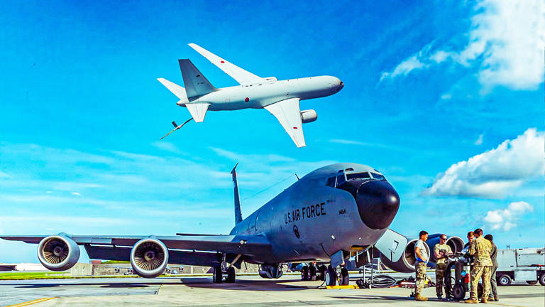 Is a Boeing KC‑767 tanker bigger than a KC‑135 Stratotanker?