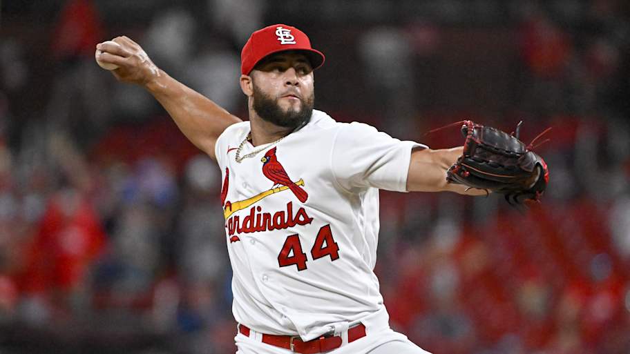 Diamondbacks sign former Cardinals reliever