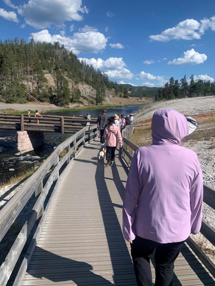 Onlooker sparks outrage with photos of tourist's thoughtless behavior ...