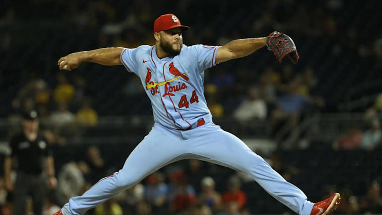 Diamondbacks sign former Cardinals reliever