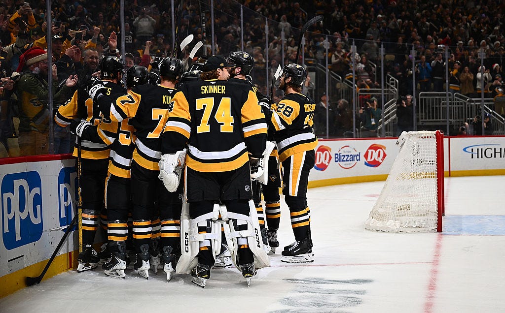 Pens win 6th straight, holding on after wild ending