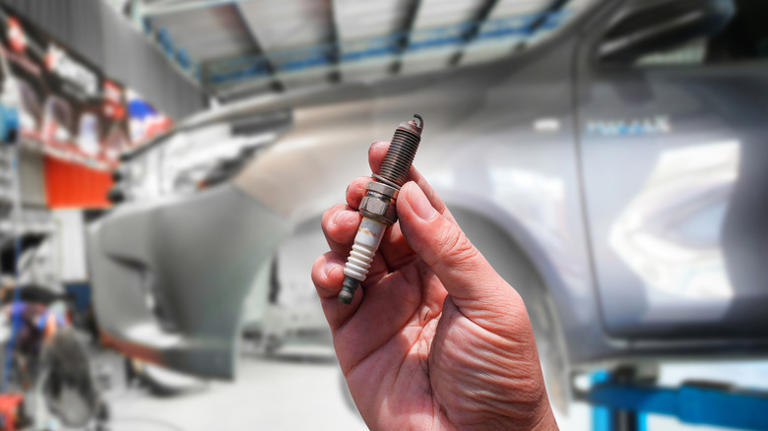 What are the symptoms of bad spark plugs?