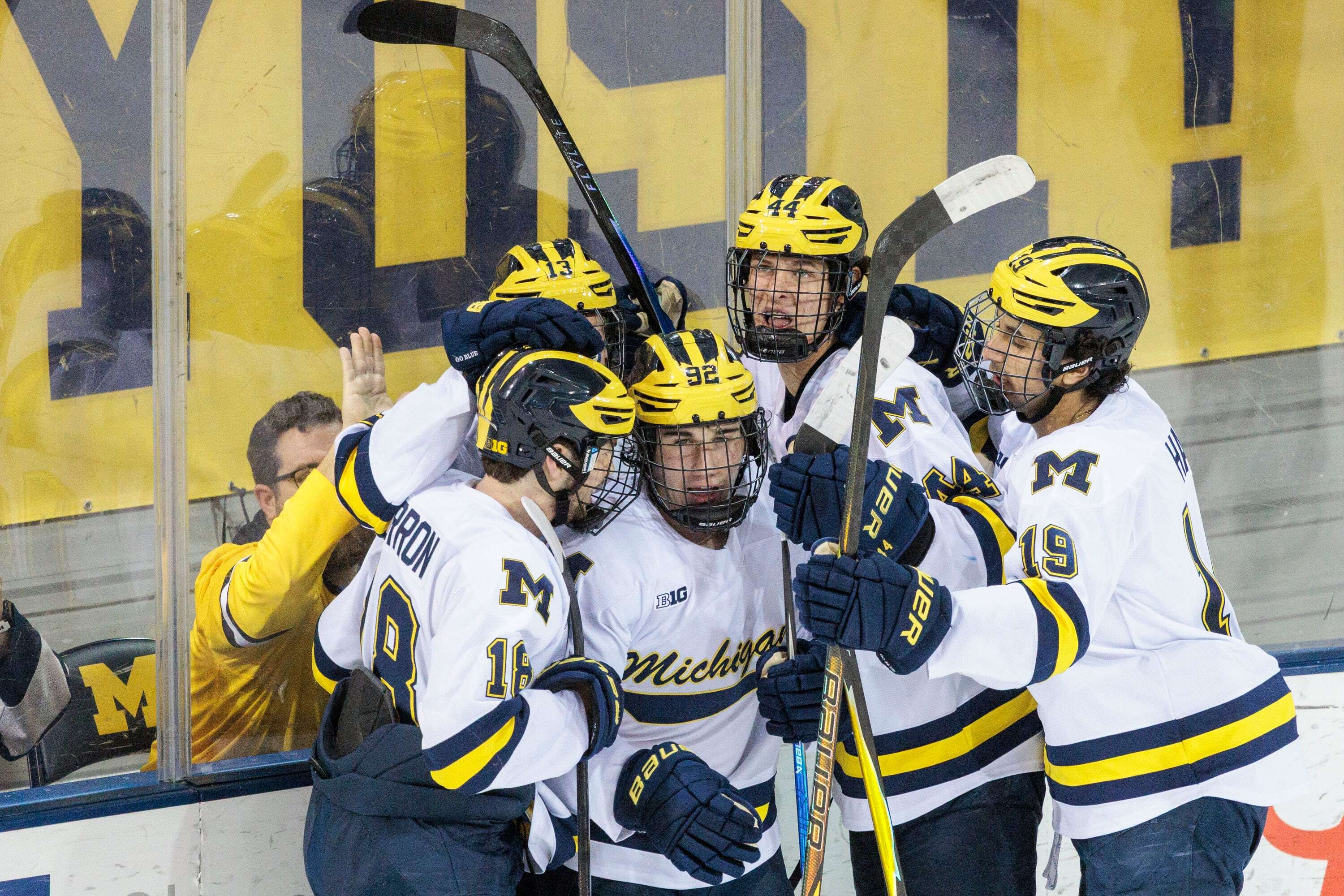 No. 1 Michigan sweeps Ohio State, remains on top of Big Ten