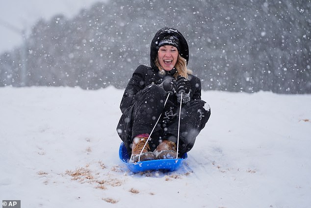 Worst blizzards in two decades leave hundreds stranded as bomb cyclone ...