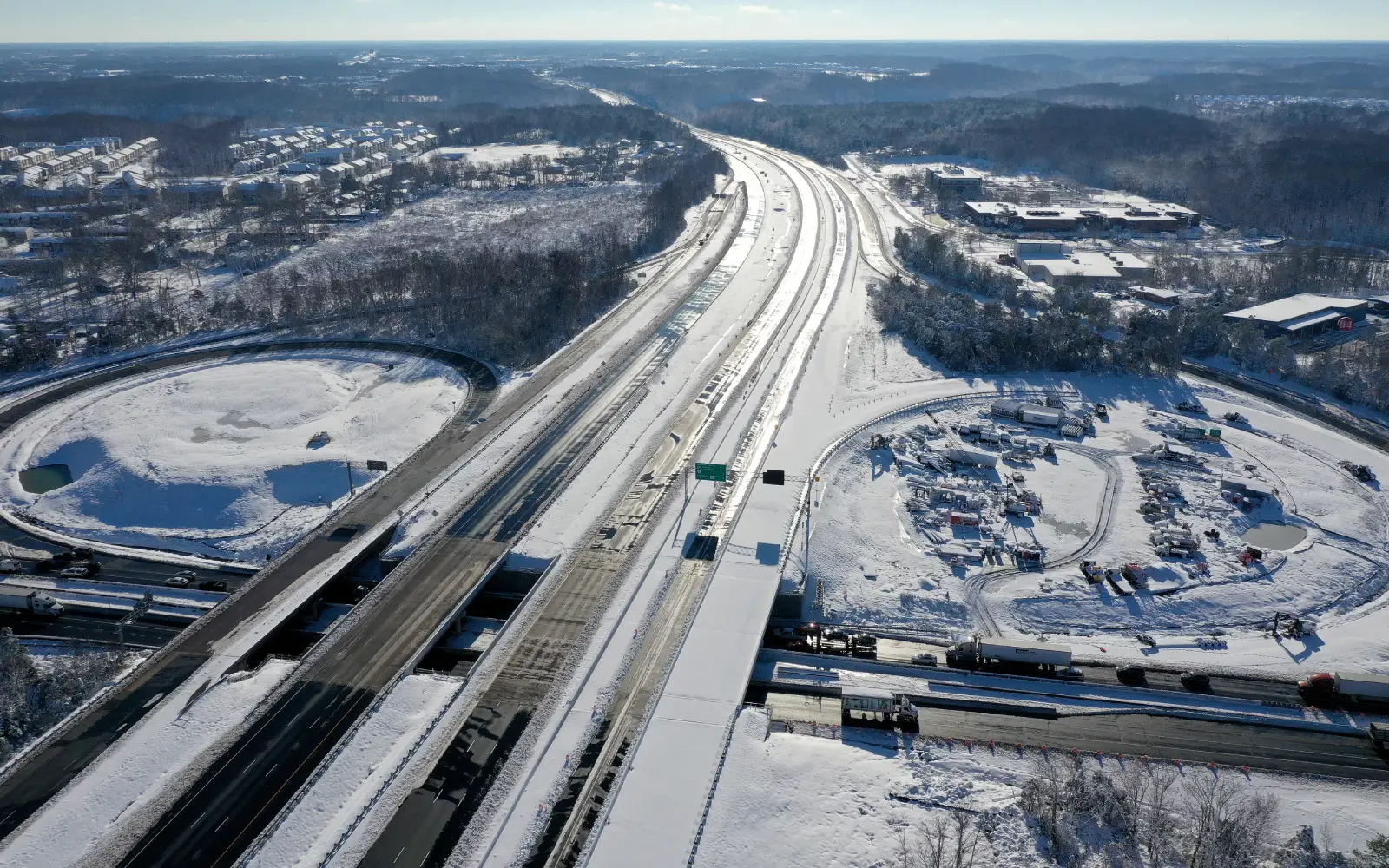 Snowstorm barrels into southern US as blast of icy weather widens