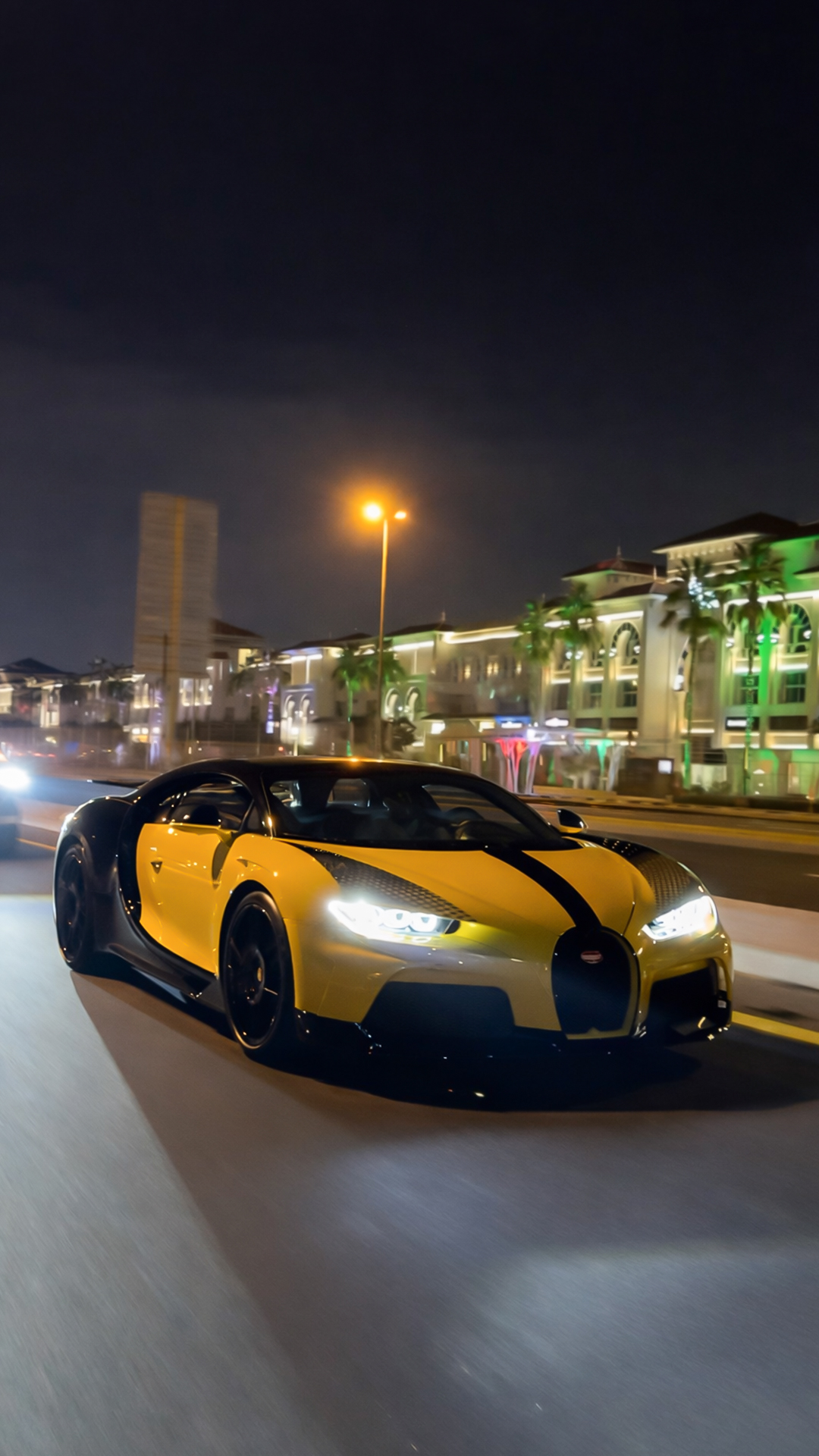 Bold Bugatti seen rolling through the night