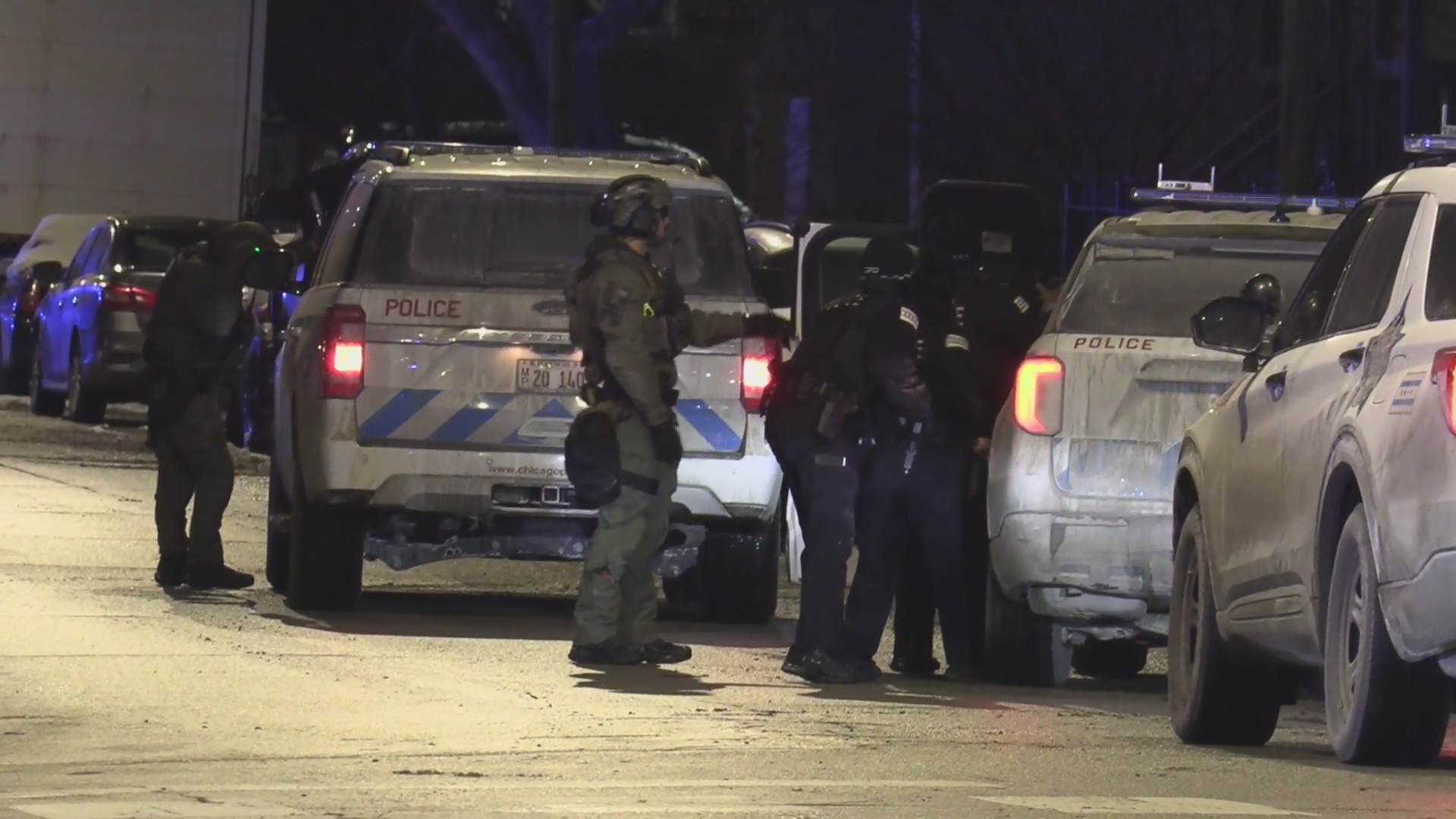 Officers on scene at active SWAT incident in South Shore neighborhood ...