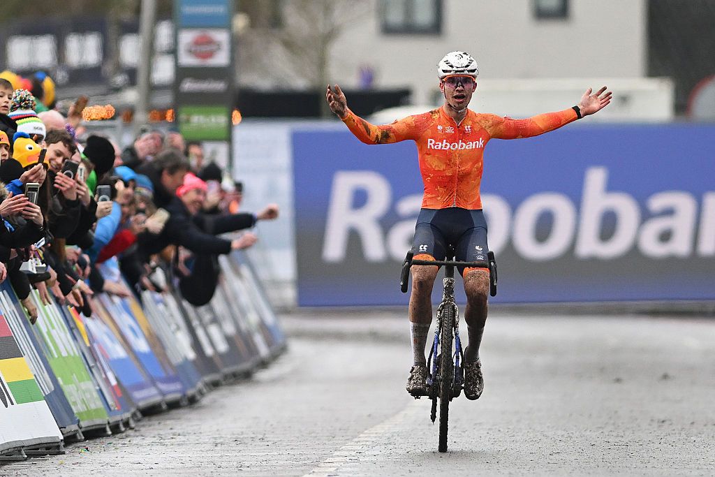 Cyclo-cross World Championships: Delano Heeren scores a home gold for ...