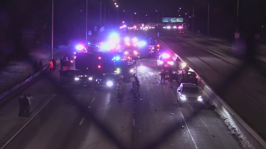 6-vehicle crash in north suburbs closes several lanes on northbound ...