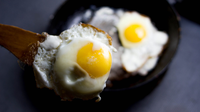 The biggest mistakes people make when flipping eggs
