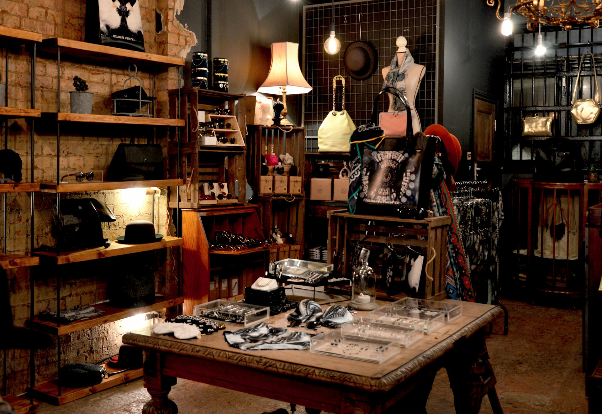 15 timeless vintage pieces that always elevate a room
