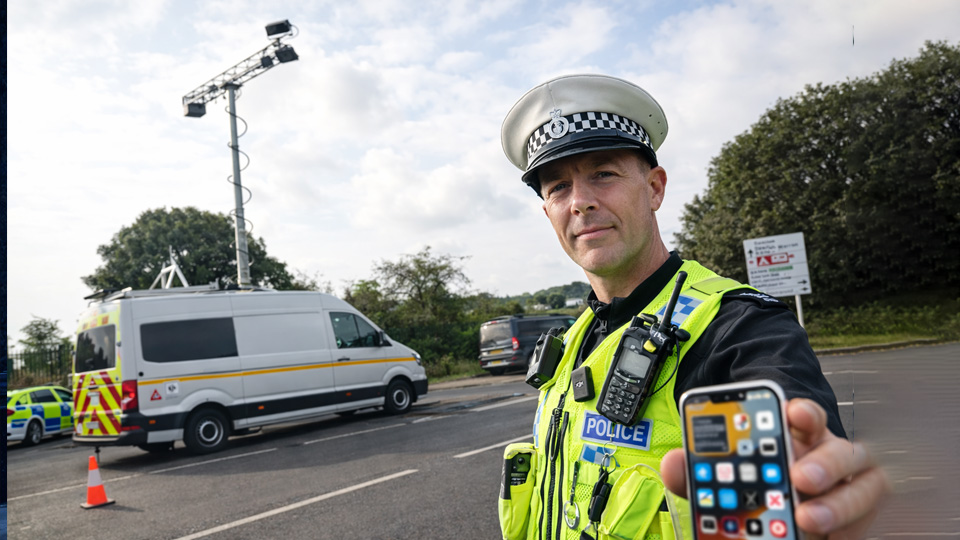 New UK road cameras catch drivers on their phones