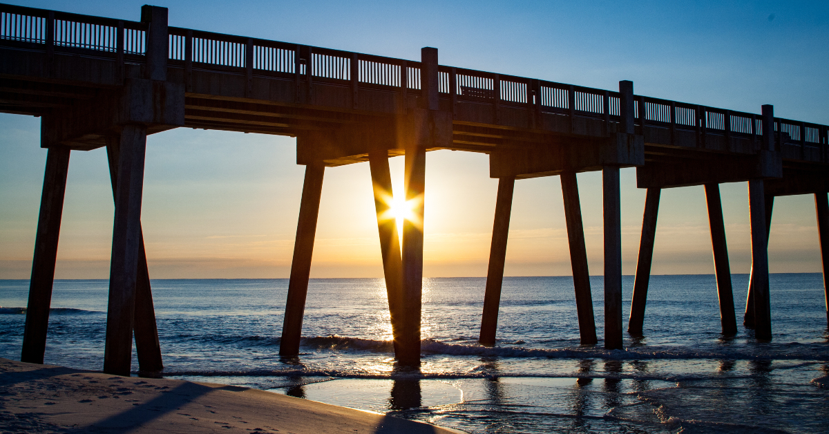 10 charming beach towns retirees can live on a monthly budget of $1,850 ...