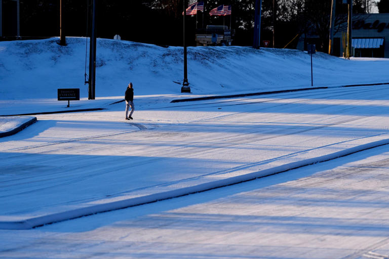 Augusta-area authorities asks motorists to stay off snowy, icy roads