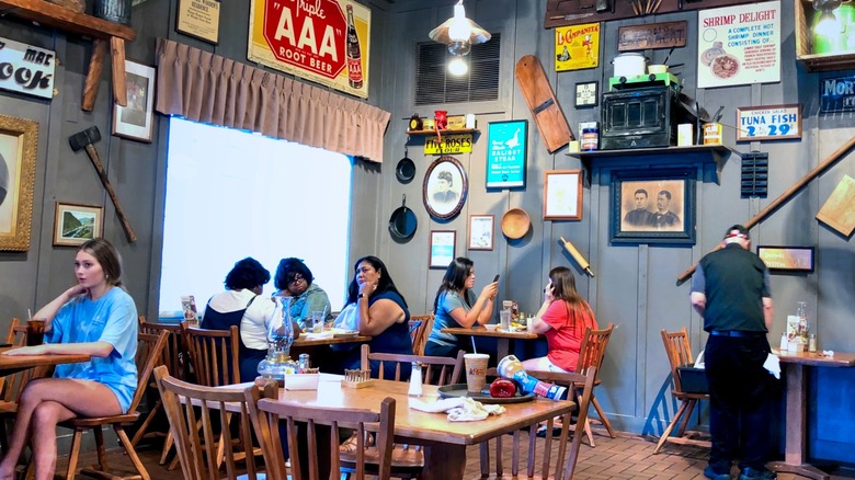 9 tricks you need to try when ordering from Cracker Barrel