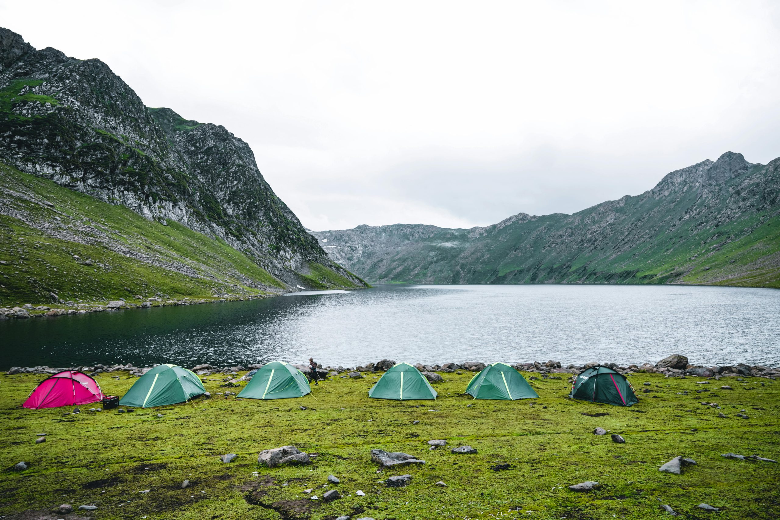 7 reasons why you should never camp near water
