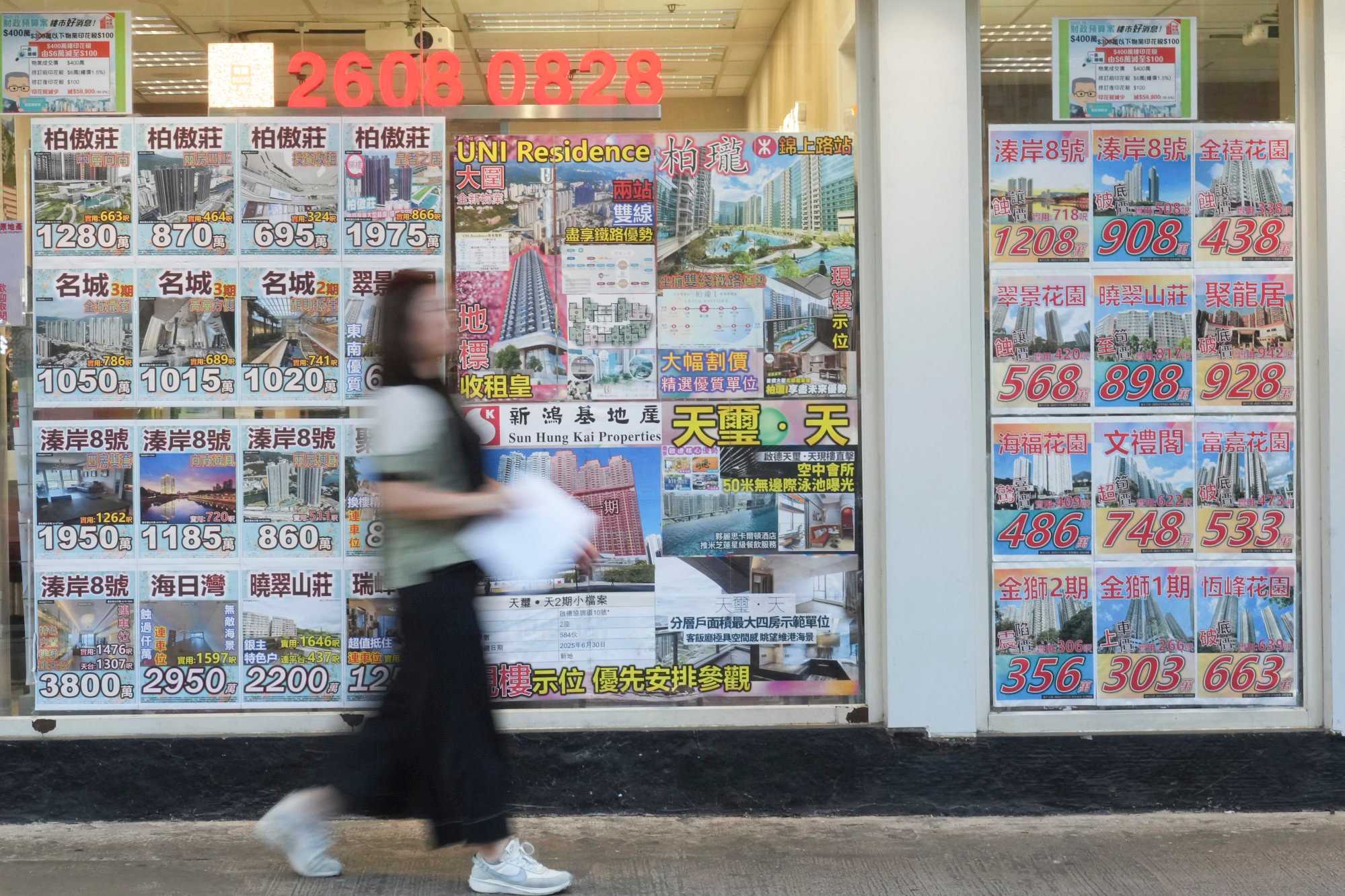Soaring Hong Kong rents: tenants pay more – and fight for shrinking space