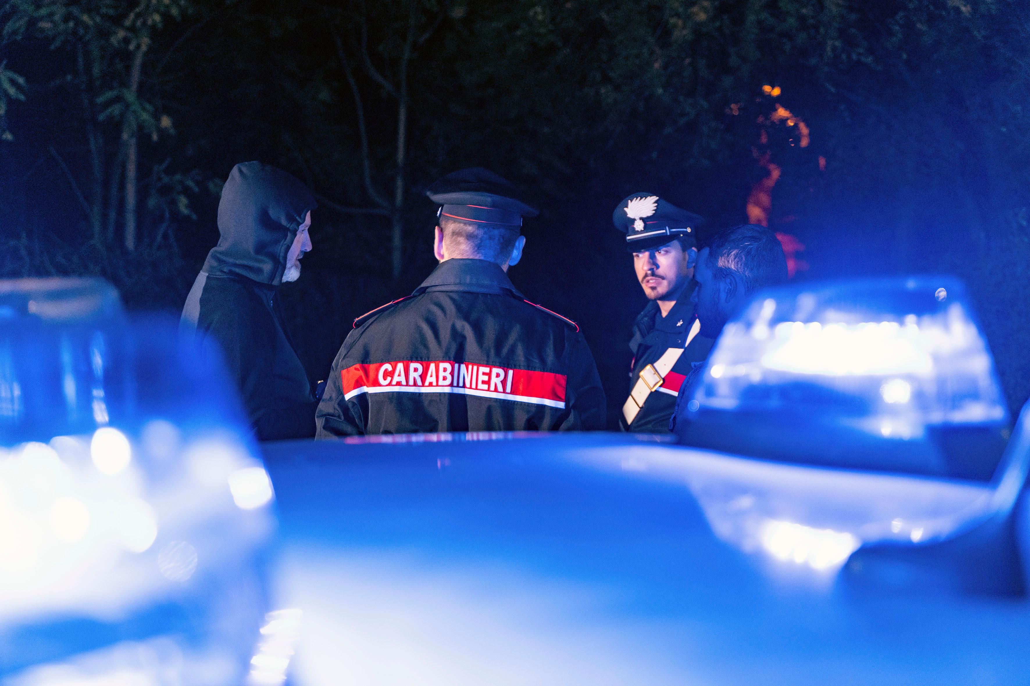 Ragazzo di 23 anni accoltellato alla pancia e in testa da tre giovani ...