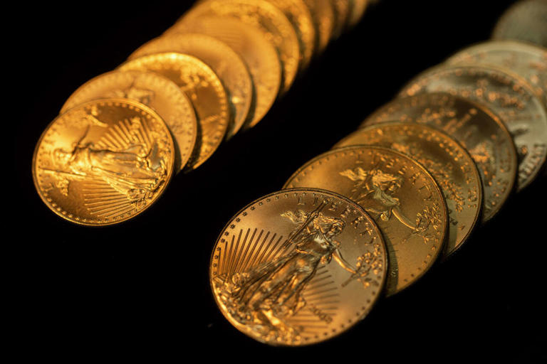 Coin shops boom as Houstonians cash in on historic $5K gold, $100 ...